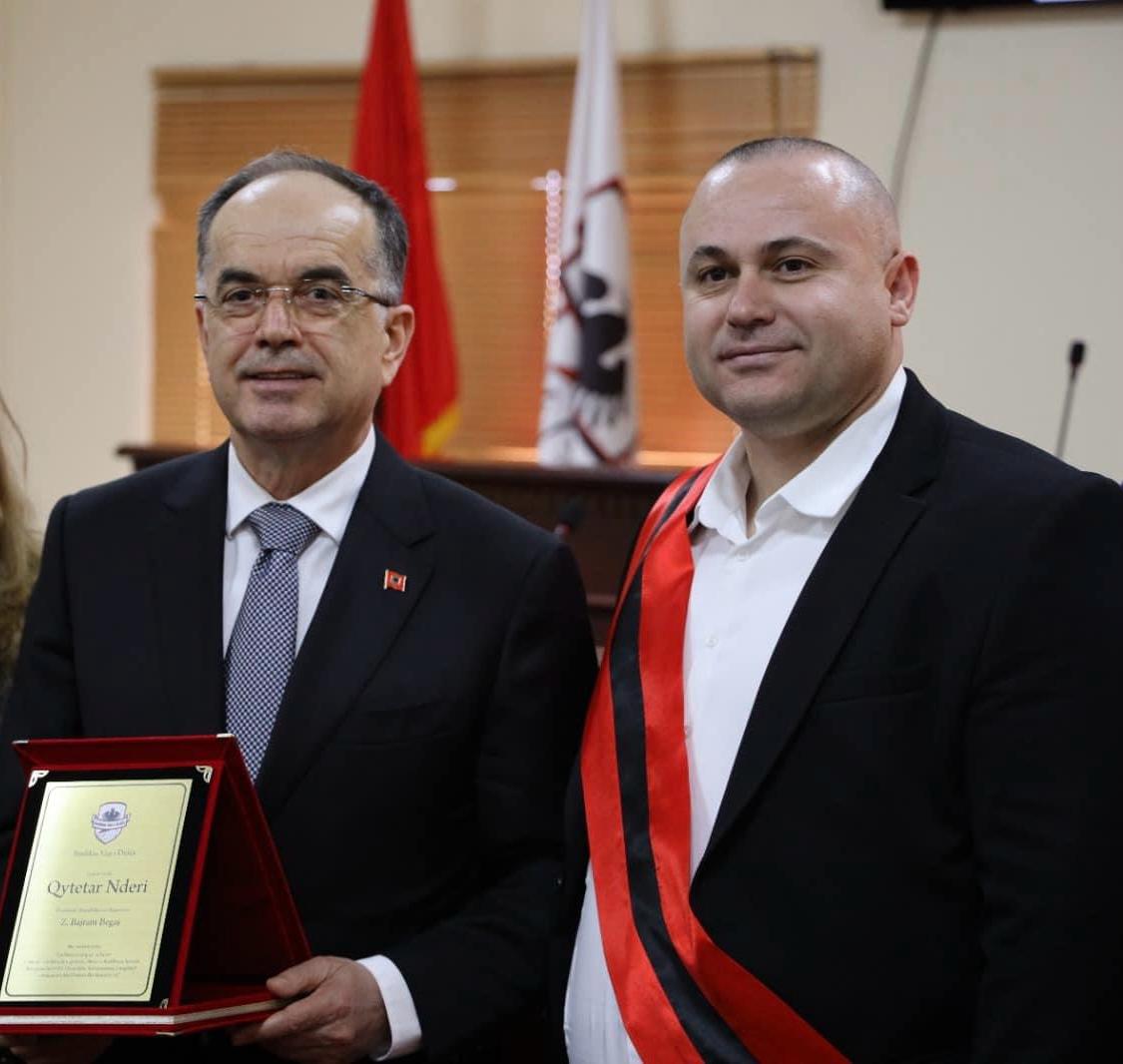 Mirënjohje dhe nderim: Presidenti Bajram Begaj shpallet Qytetar Nderi i ...